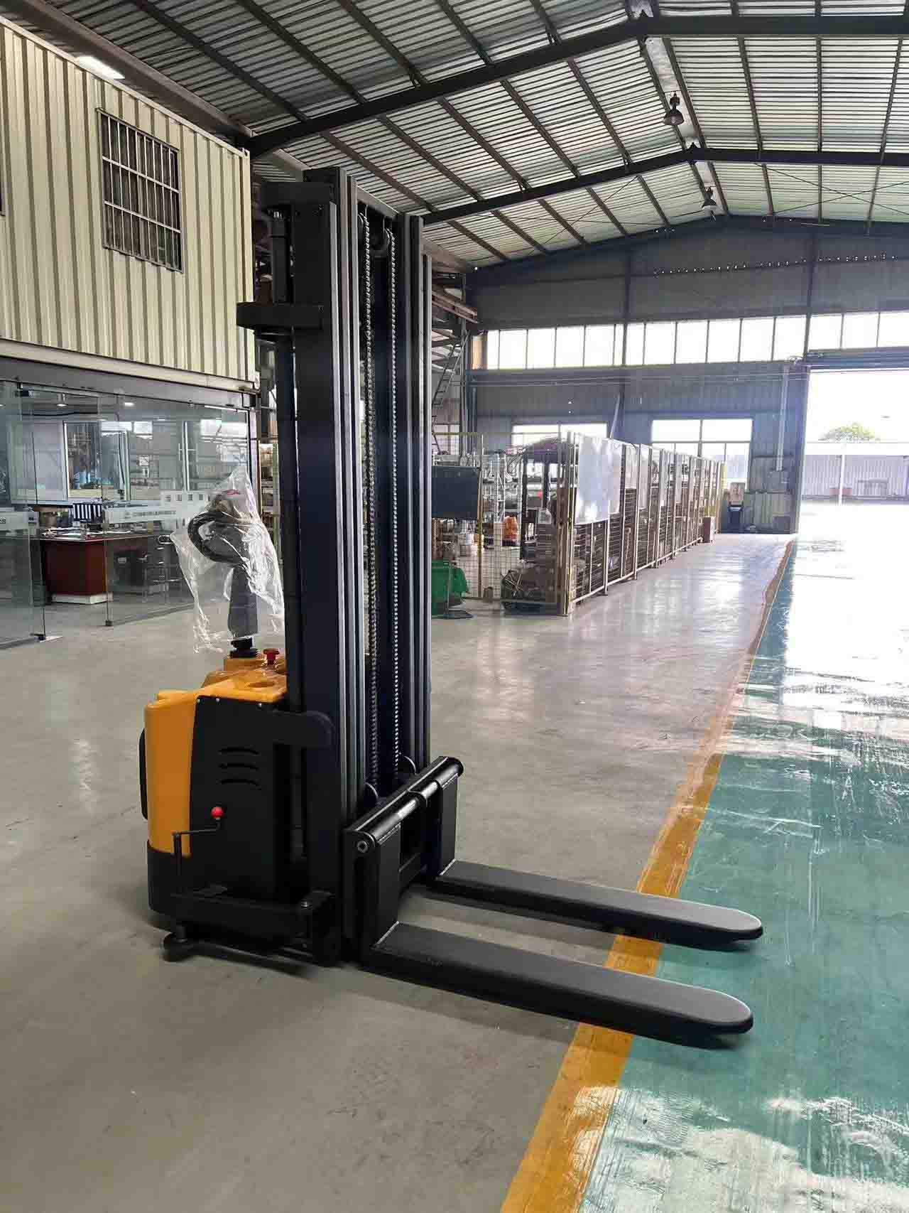 Philippine Electric Pallet Stacker Case - Henan Eleclift Machinery Co ...