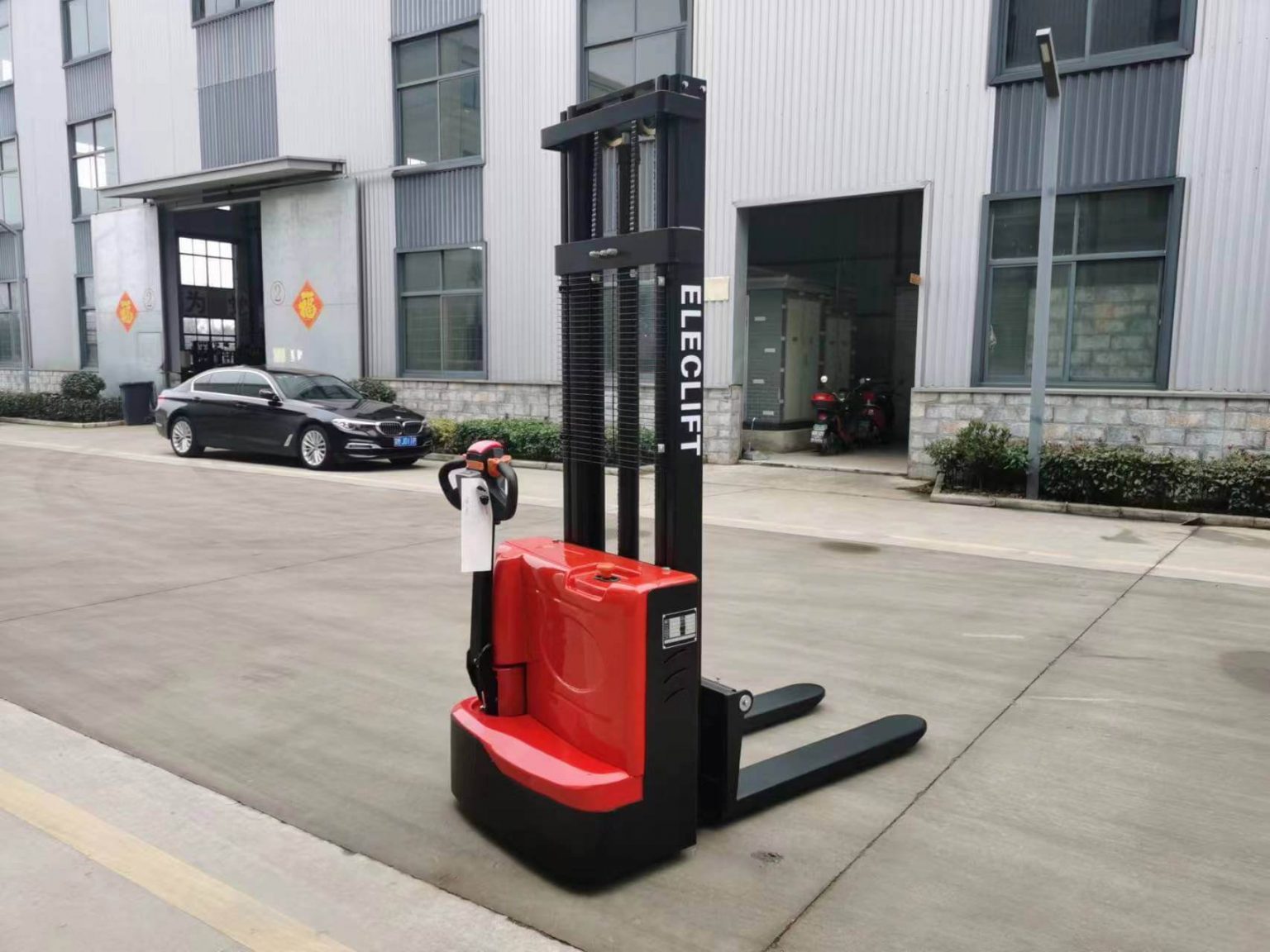 What are the requirements for operating a stacker? - Henan Eleclift ...